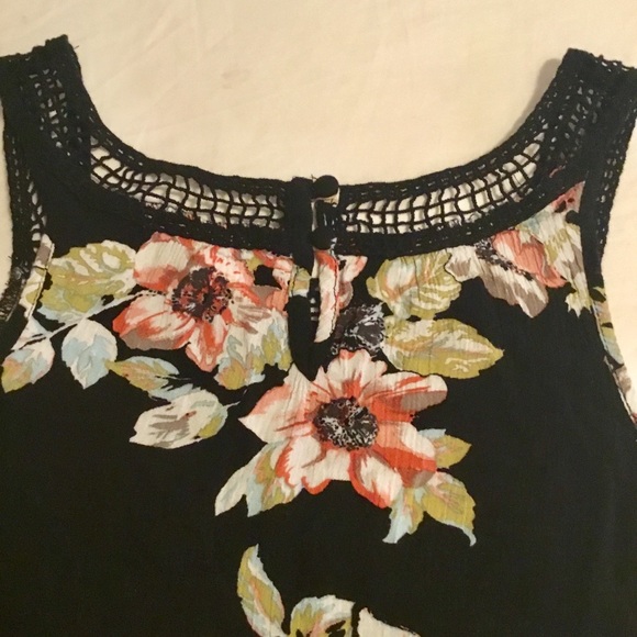 torrid | Tops | Torrid Crochet Black Floral Flowy Trapeze Tank Top ...